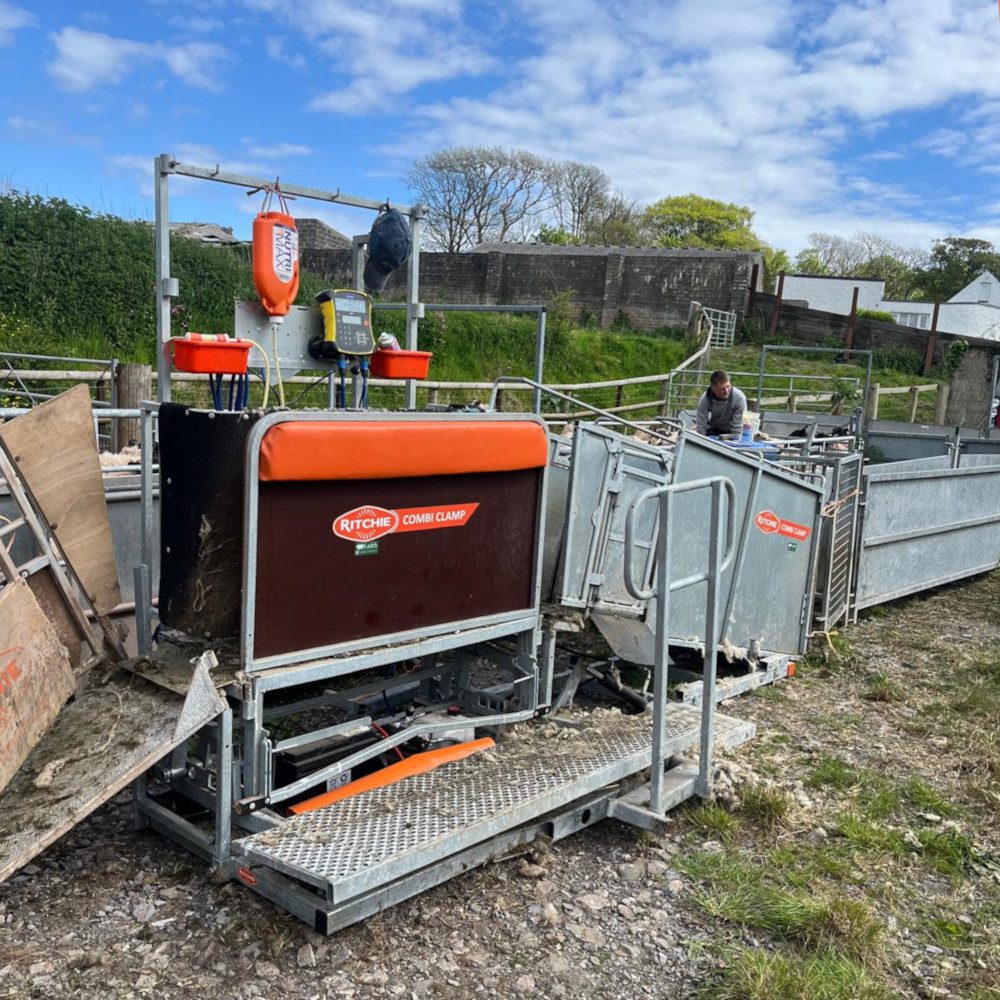 From 400 to 2700 Ewes with the Combi Clamp - Ritchie
